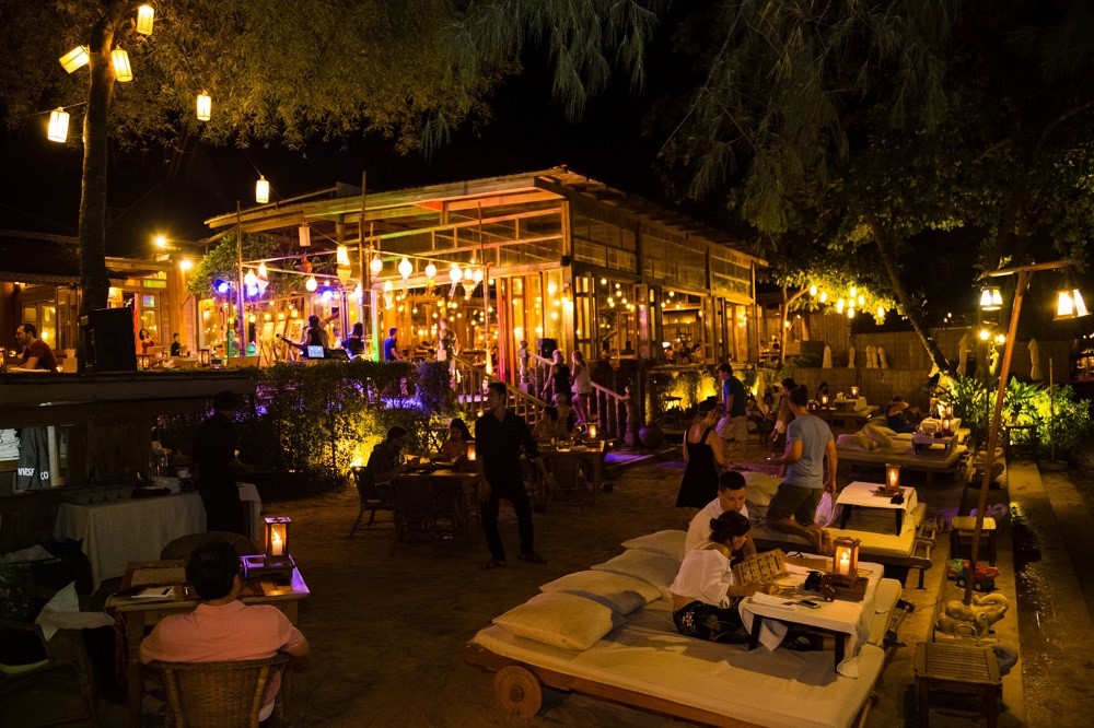 FANCY BLACK NIGHT | Santhiya Koh Yao Yai